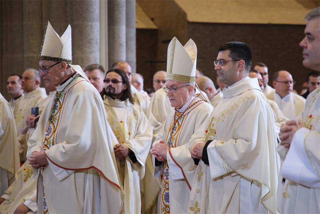 Zagrebačka nadbiskupija - Mons. Marko Kovač i mons. Vlado Razum zaređeni za pomoćne biskupe ...